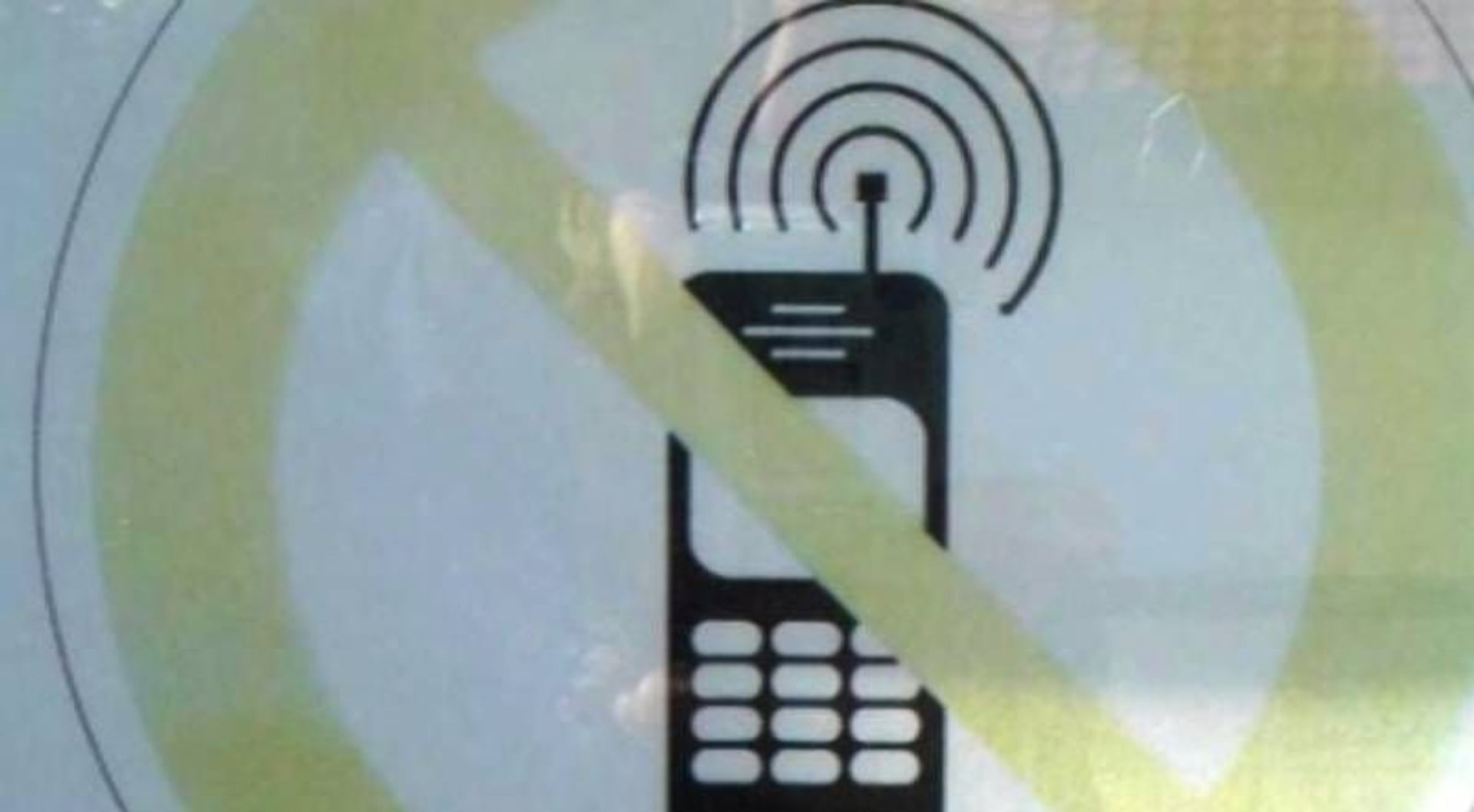 Straling mobiele telefoon riskant voor kinderen - Zembla - BNNVARA